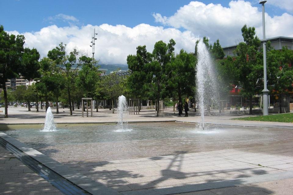Place des Cinq-Fontaines : La fontaine à jets momentanément ...